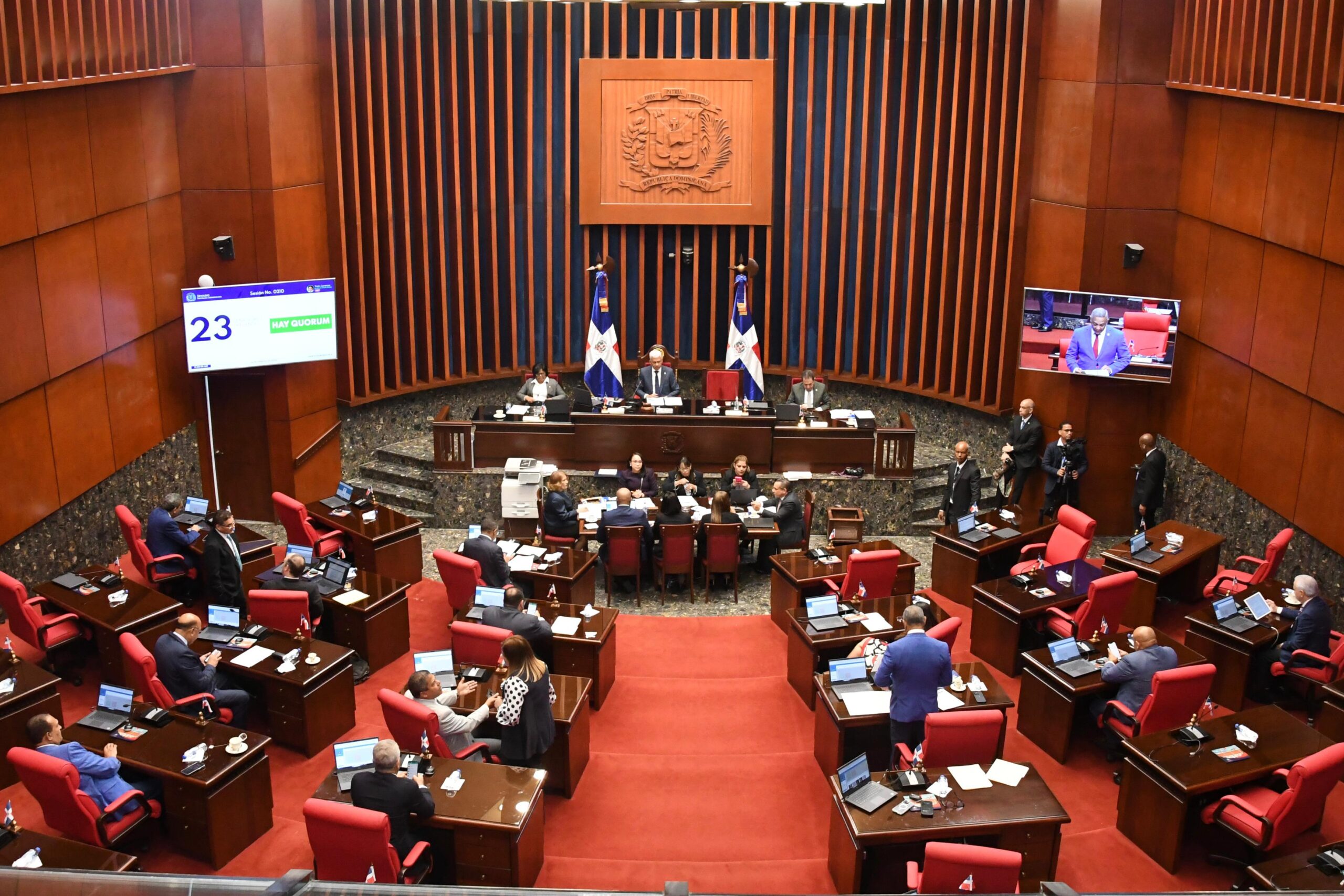 Senado envía a comisión leyes modifican DNI, los Códigos de Trabajo ...