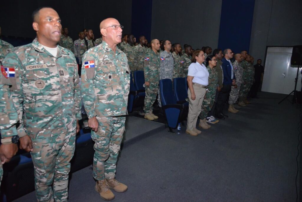Infantes de Marina de la ARD asisten a charla sobre “Cultura financiera ...