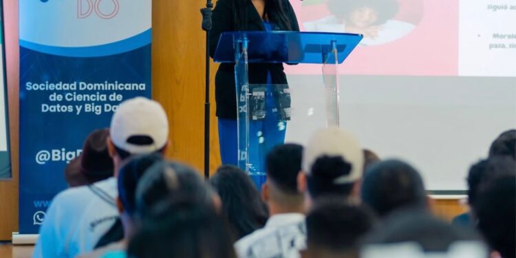 Walddy Lina Polanco imparte charla “Las mejores historias se escriben ...